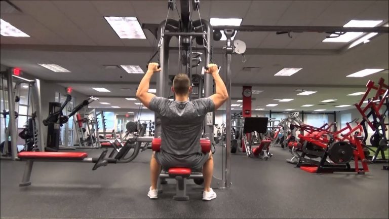 Close Vs Wide Grip Lat Pulldown (Full Breakdown)