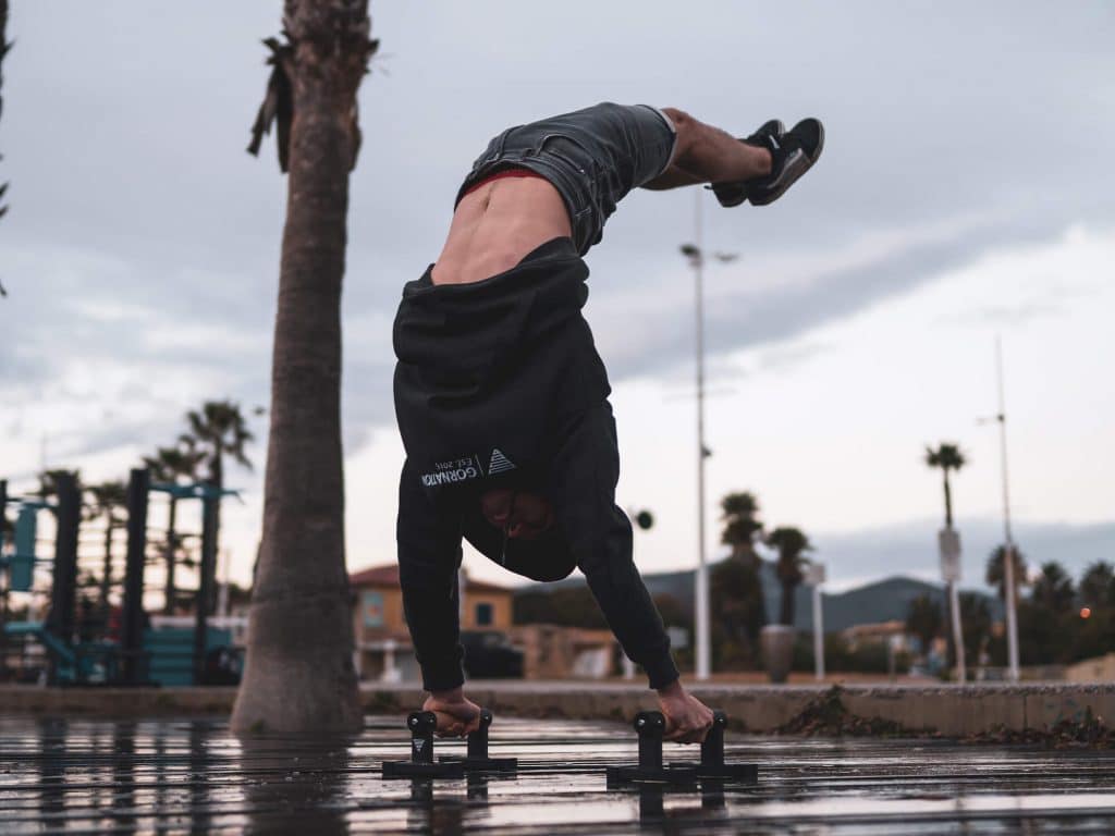 12 Best Push Up Bar Workouts (For All Levels)