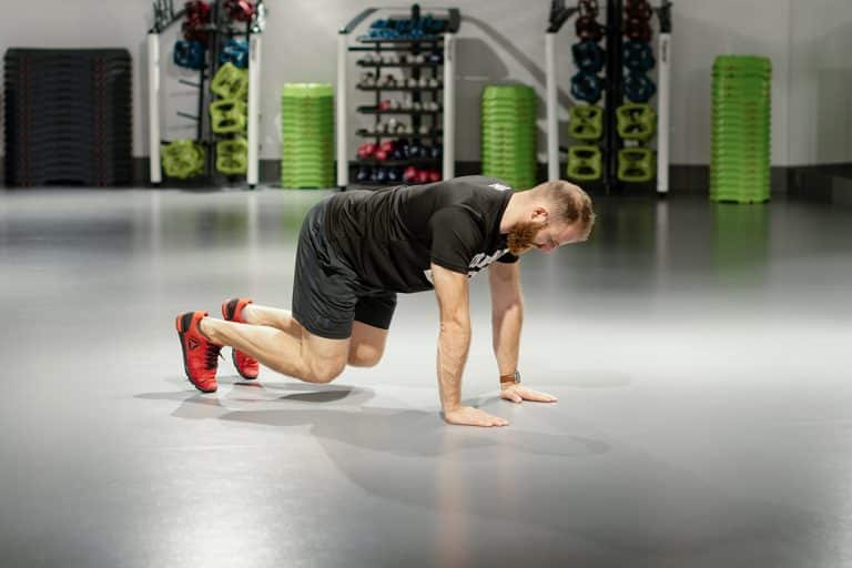 14 Best Isometric Ab Exercises (Workouts Without Crunches)